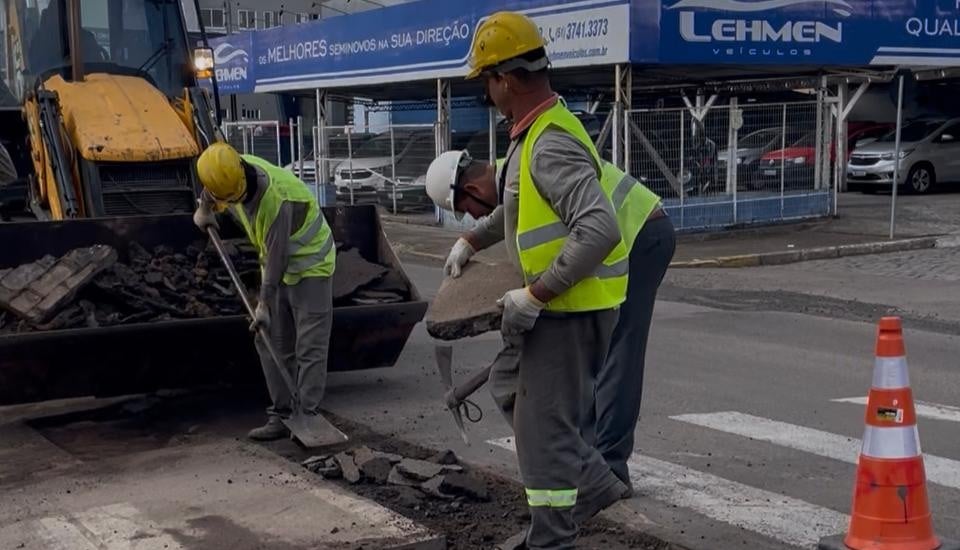 Após reunião com a Corsan, Prefeitura ordena interrupção de novas ...