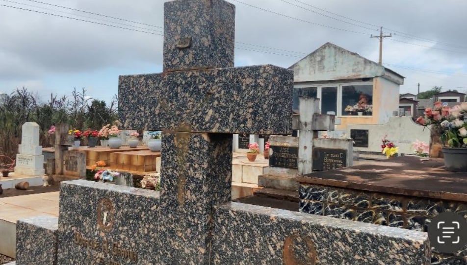 Ladrões furtam peças metálicas de 90 túmulos em cemitério de Venâncio ...