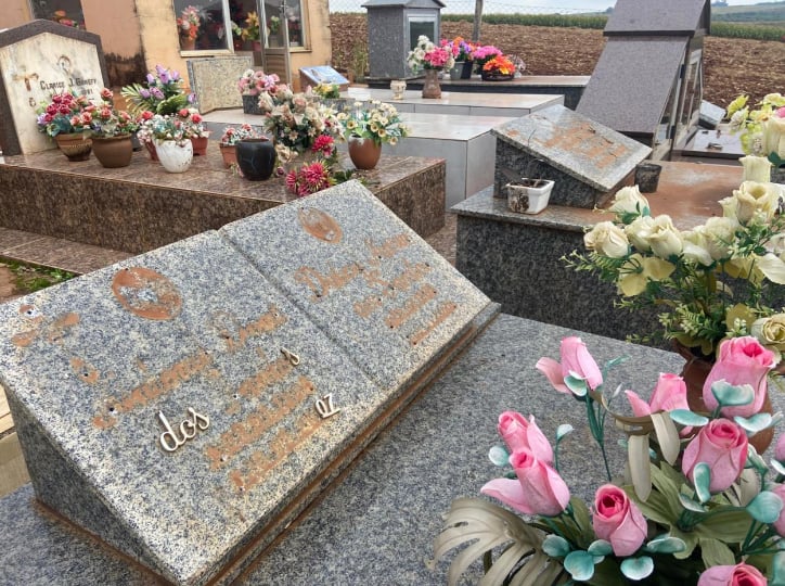 Ladrões furtam peças metálicas de 90 túmulos em cemitério de Venâncio ...